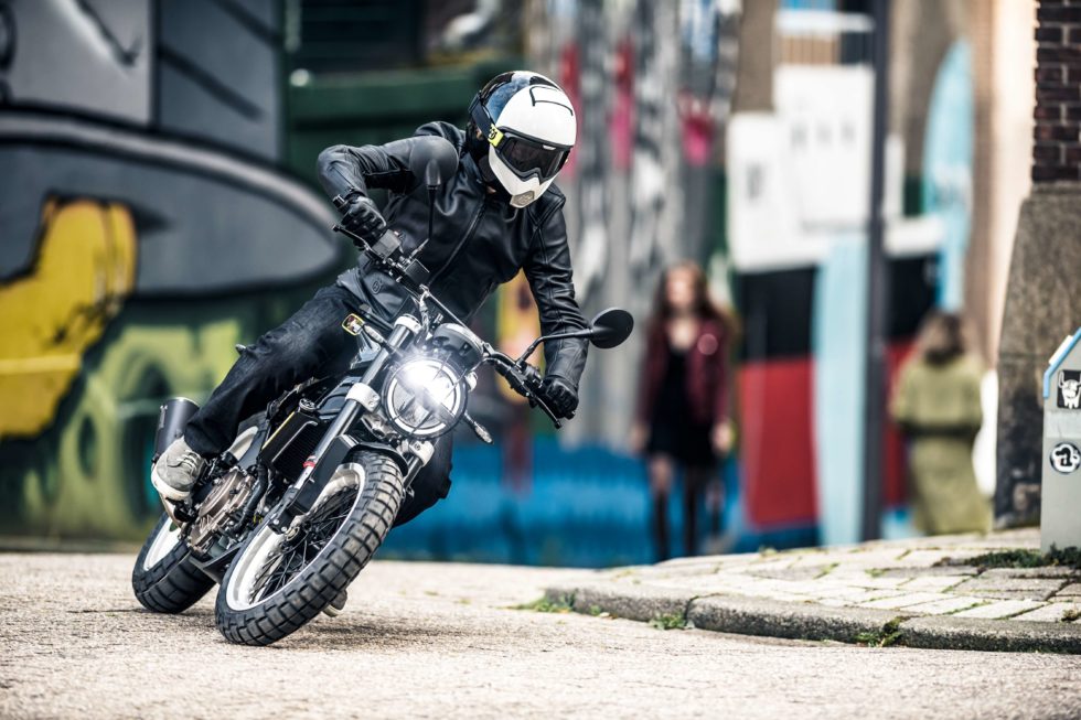 Bike Review: Husqvarna Svartpilen 401 - Kustom Kommune